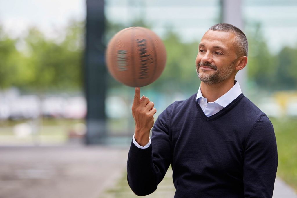 Accept the challenge of a changing business game - MasterUrChange by ...